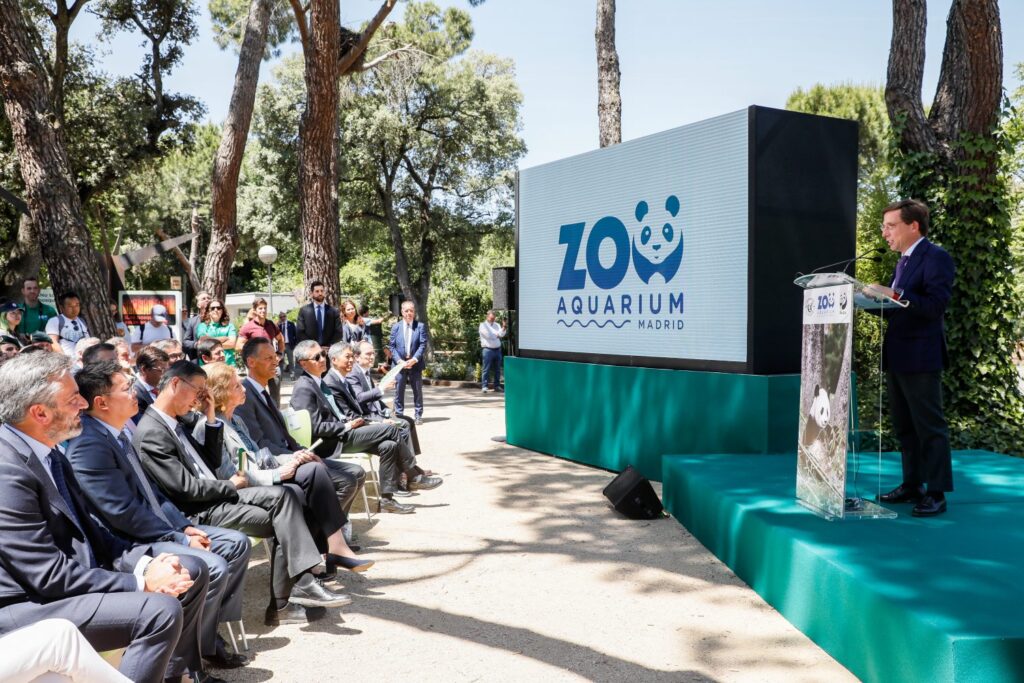 La reina Sofía da la bienvenida a Jin Xi y Zhu Yu, los nuevos osos ...